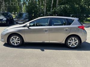 Brown Toyota Auris 2014 in Riga, with an engine capacity of 1.60 L and mileage of 180 thousand km for 7999 €, photo 7 on AUTOMOTO.COM.LV