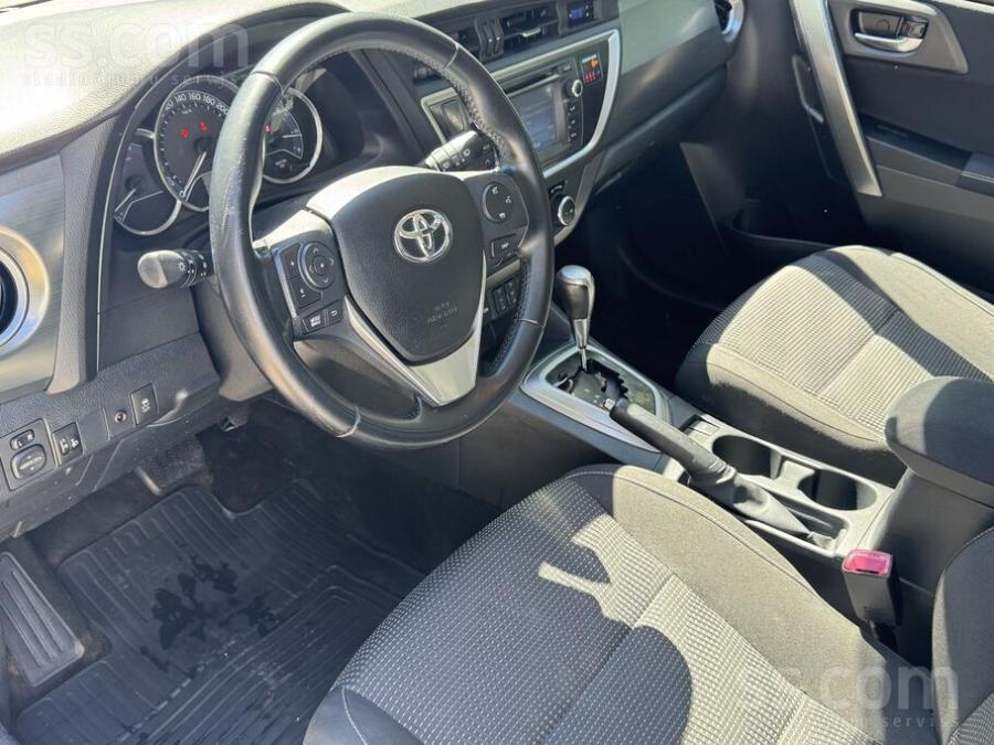 Brown Toyota Auris 2014 in Riga, with an engine capacity of 1.60 L and mileage of 180 thousand km for 7999 €, photo 13 on AUTOMOTO.COM.LV