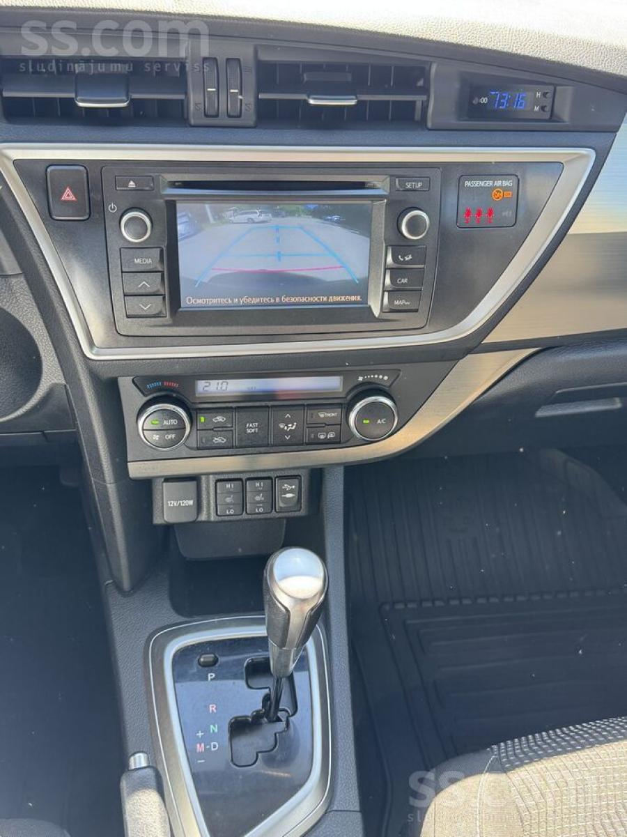 Brown Toyota Auris 2014 in Riga, with an engine capacity of 1.60 L and mileage of 180 thousand km for 7999 €, photo 16 on AUTOMOTO.COM.LV