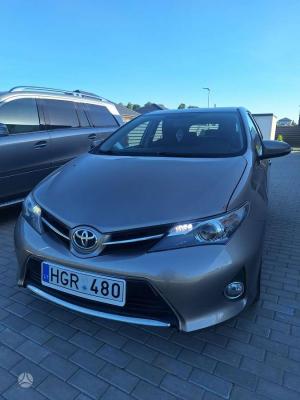 Brown Toyota Auris 2014 in Siauliai, with an engine capacity of 1.36 L and mileage of 1 thousand km for 5300 €, photo  on AUTOMOTO.COM.LV