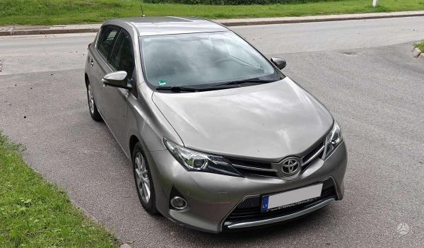 Brown Toyota Auris 2014 in Vilnius, with an engine capacity of 1.60 L and mileage of 121 thousand km for 8500 €, photo 1 on AUTOMOTO.COM.LV
