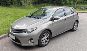 Brown Toyota Auris 2014 in Vilnius, with an engine capacity of 1.60 L and mileage of 121 thousand km for 8500 €, photo 3 on AUTOMOTO.COM.LV