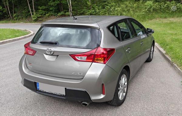 Brown Toyota Auris 2014 in Vilnius, with an engine capacity of 1.60 L and mileage of 121 thousand km for 8500 €, photo 4 on AUTOMOTO.COM.LV