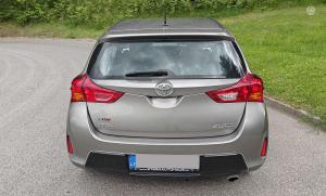 Brown Toyota Auris 2014 in Vilnius, with an engine capacity of 1.60 L and mileage of 121 thousand km for 8500 €, photo 6 on AUTOMOTO.COM.LV