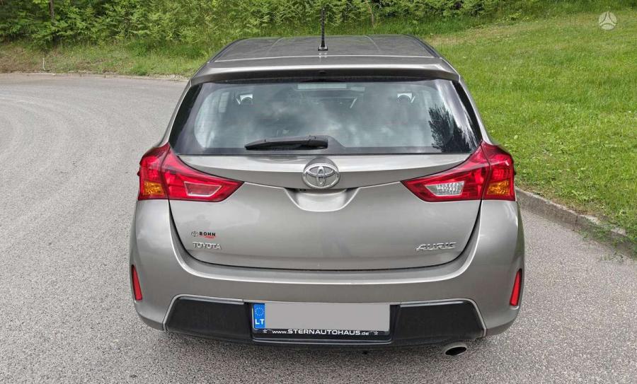 Brown Toyota Auris 2014 in Vilnius, with an engine capacity of 1.60 L and mileage of 121 thousand km for 8500 €, photo 6 on AUTOMOTO.COM.LV