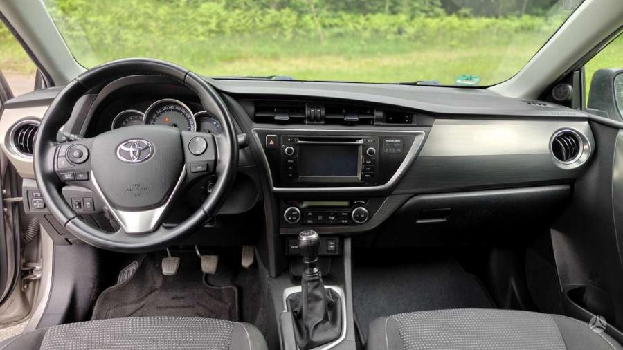 Brown Toyota Auris 2014 in Vilnius, with an engine capacity of 1.60 L and mileage of 121 thousand km for 8500 €, photo 8 on AUTOMOTO.COM.LV