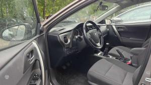 Brown Toyota Auris 2014 in Vilnius, with an engine capacity of 1.60 L and mileage of 121 thousand km for 8500 €, photo 9 on AUTOMOTO.COM.LV