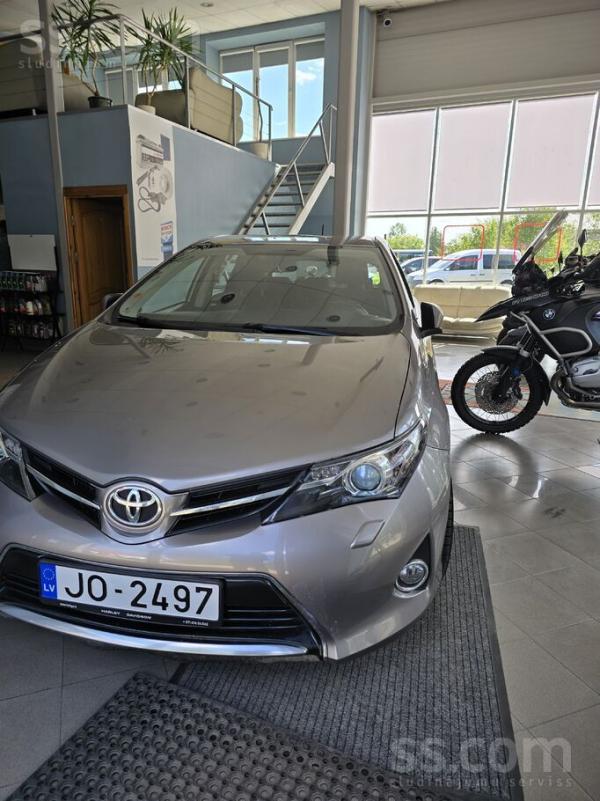 Brūns Toyota Auris 2014 Gulbene, ar dzinēja tilpumu 1.60 L un nobraukumu 256 tūkst. km par 4800 €, foto 1 vietnē AUTOMOTO.COM.LV