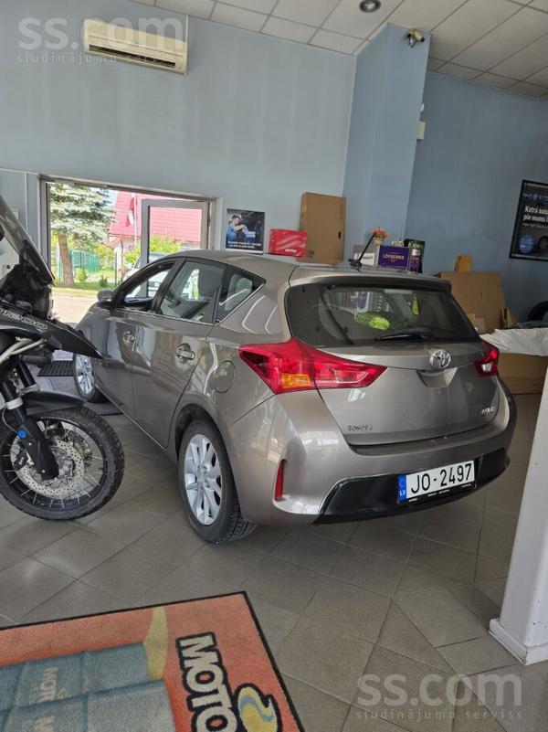 Brūns Toyota Auris 2014 Gulbene, ar dzinēja tilpumu 1.60 L un nobraukumu 256 tūkst. km par 4800 €, foto 4 vietnē AUTOMOTO.COM.LV