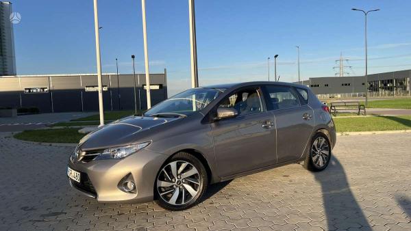 Brūns Toyota Auris 2014 Kauņa, ar dzinēja tilpumu 1.36 L un nobraukumu 283 tūkst. km par 4955 €, foto 1 vietnē AUTOMOTO.COM.LV