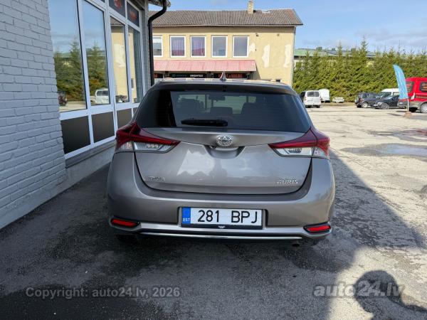 Brown Toyota Auris 2015 in Rapla, with an engine capacity of 1.60 L and mileage of 121 thousand km for 9590 €, photo 3 on AUTOMOTO.COM.LV