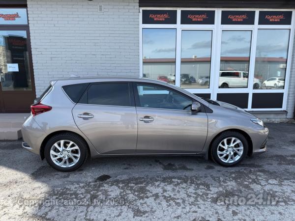 Brown Toyota Auris 2015 in Rapla, with an engine capacity of 1.60 L and mileage of 121 thousand km for 9590 €, photo 4 on AUTOMOTO.COM.LV