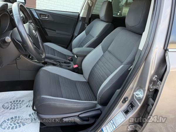 Brown Toyota Auris 2015 in Rapla, with an engine capacity of 1.60 L and mileage of 121 thousand km for 9590 €, photo 6 on AUTOMOTO.COM.LV