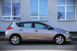 Brūns Toyota Auris 2015 Rīga, ar dzinēja tilpumu 1.60 L un nobraukumu 87 tūkst. km par 8495 €, foto 4 vietnē AUTOMOTO.COM.LV