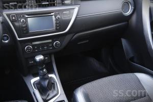 Brūns Toyota Auris 2015 Rīga, ar dzinēja tilpumu 1.60 L un nobraukumu 87 tūkst. km par 8495 €, foto 10 vietnē AUTOMOTO.COM.LV