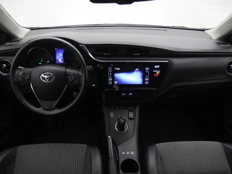 Brown Toyota Auris 2015 in Vilnius, with an engine capacity of 1.80 L and mileage of 149 thousand km for 12199 €, photo 3 on AUTOMOTO.COM.LV