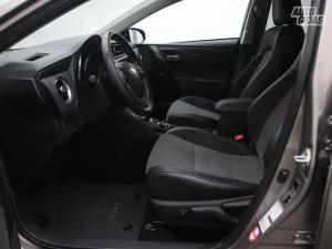 Brown Toyota Auris 2015 in Vilnius, with an engine capacity of 1.80 L and mileage of 149 thousand km for 12199 €, photo 5 on AUTOMOTO.COM.LV