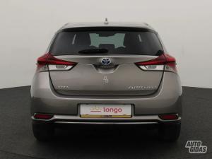 Brown Toyota Auris 2015 in Vilnius, with an engine capacity of 1.80 L and mileage of 149 thousand km for 12199 €, photo 6 on AUTOMOTO.COM.LV