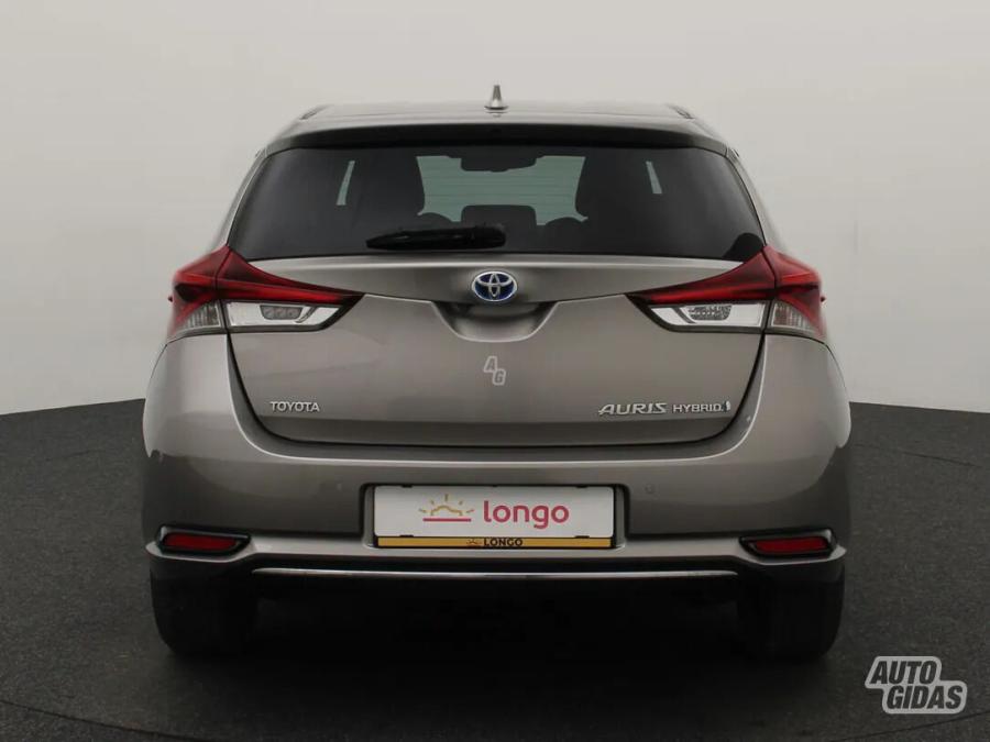 Brown Toyota Auris 2015 in Vilnius, with an engine capacity of 1.80 L and mileage of 149 thousand km for 12199 €, photo 6 on AUTOMOTO.COM.LV