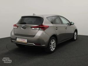 Brown Toyota Auris 2015 in Vilnius, with an engine capacity of 1.80 L and mileage of 149 thousand km for 12199 €, photo 9 on AUTOMOTO.COM.LV