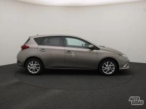 Brown Toyota Auris 2015 in Vilnius, with an engine capacity of 1.80 L and mileage of 149 thousand km for 12199 €, photo 10 on AUTOMOTO.COM.LV