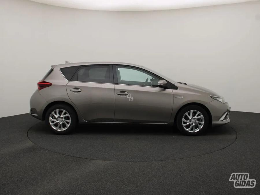 Brown Toyota Auris 2015 in Vilnius, with an engine capacity of 1.80 L and mileage of 149 thousand km for 12199 €, photo 10 on AUTOMOTO.COM.LV