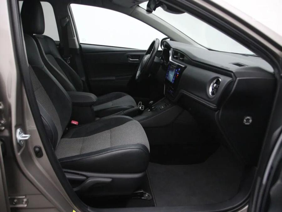 Brown Toyota Auris 2015 in Vilnius, with an engine capacity of 1.80 L and mileage of 149 thousand km for 12199 €, photo 15 on AUTOMOTO.COM.LV