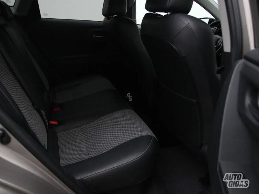 Brown Toyota Auris 2015 in Vilnius, with an engine capacity of 1.80 L and mileage of 149 thousand km for 12199 €, photo 16 on AUTOMOTO.COM.LV