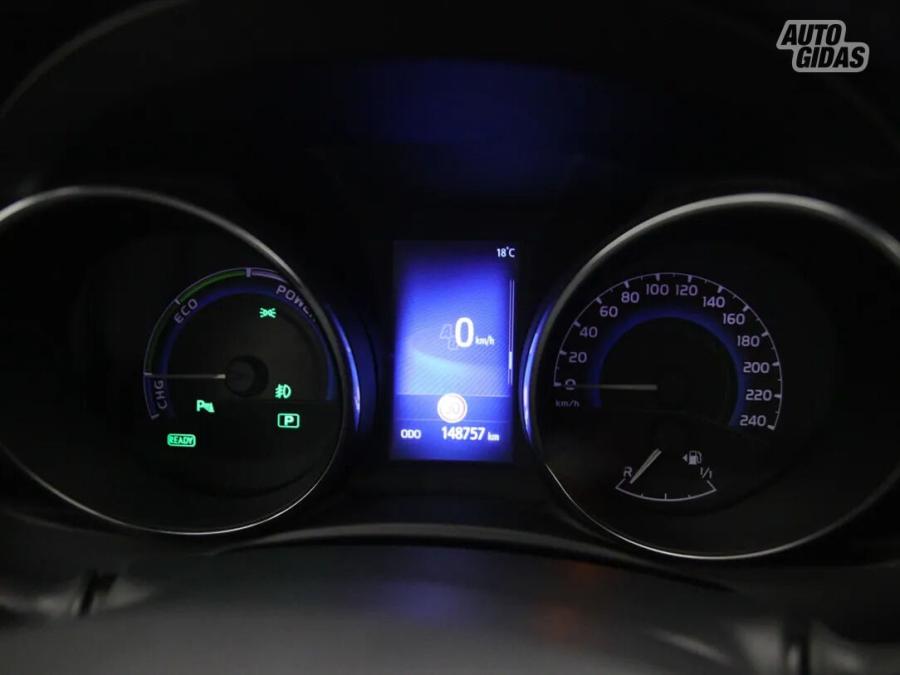 Brown Toyota Auris 2015 in Vilnius, with an engine capacity of 1.80 L and mileage of 149 thousand km for 12199 €, photo 20 on AUTOMOTO.COM.LV