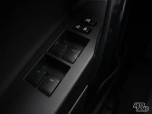 Brown Toyota Auris 2015 in Vilnius, with an engine capacity of 1.80 L and mileage of 149 thousand km for 12199 €, photo 27 on AUTOMOTO.COM.LV