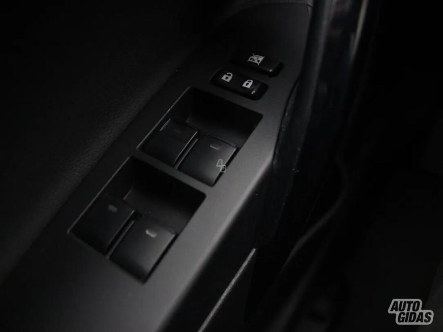 Brown Toyota Auris 2015 in Vilnius, with an engine capacity of 1.80 L and mileage of 149 thousand km for 12199 €, photo 27 on AUTOMOTO.COM.LV