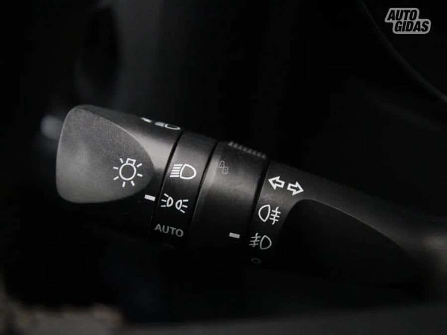 Brown Toyota Auris 2015 in Vilnius, with an engine capacity of 1.80 L and mileage of 149 thousand km for 12199 €, photo 28 on AUTOMOTO.COM.LV