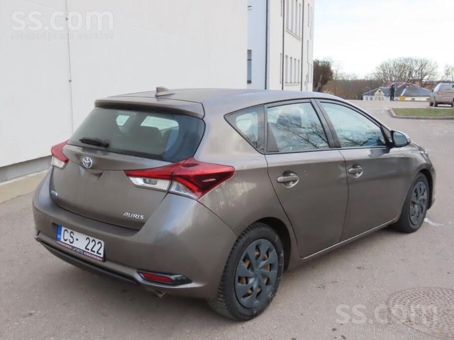Brown Toyota Auris 2016 in Madona, with an engine capacity of 1.40 L and mileage of 308 thousand km for 5750 €, photo 5 on AUTOMOTO.COM.LV