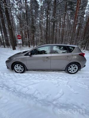 Brūns Toyota Auris 2016 Rīga, ar dzinēja tilpumu 1.60 L un nobraukumu 154 tūkst. km par 8400 €, foto 3 vietnē AUTOMOTO.COM.LV