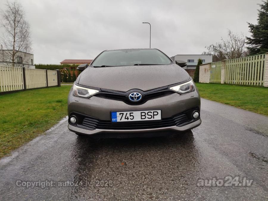 Brown Toyota Auris 2016 in Tallinn, with an engine capacity of 1.80 L and mileage of 211 thousand km for 9500 €, photo 4 on AUTOMOTO.COM.LV