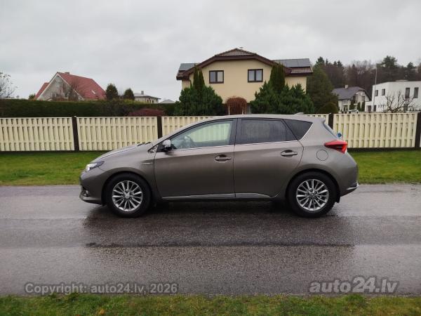 Brūns Toyota Auris 2016 Tallina, ar dzinēja tilpumu 1.80 L un nobraukumu 211 tūkst. km par 9500 €, foto 5 vietnē AUTOMOTO.COM.LV