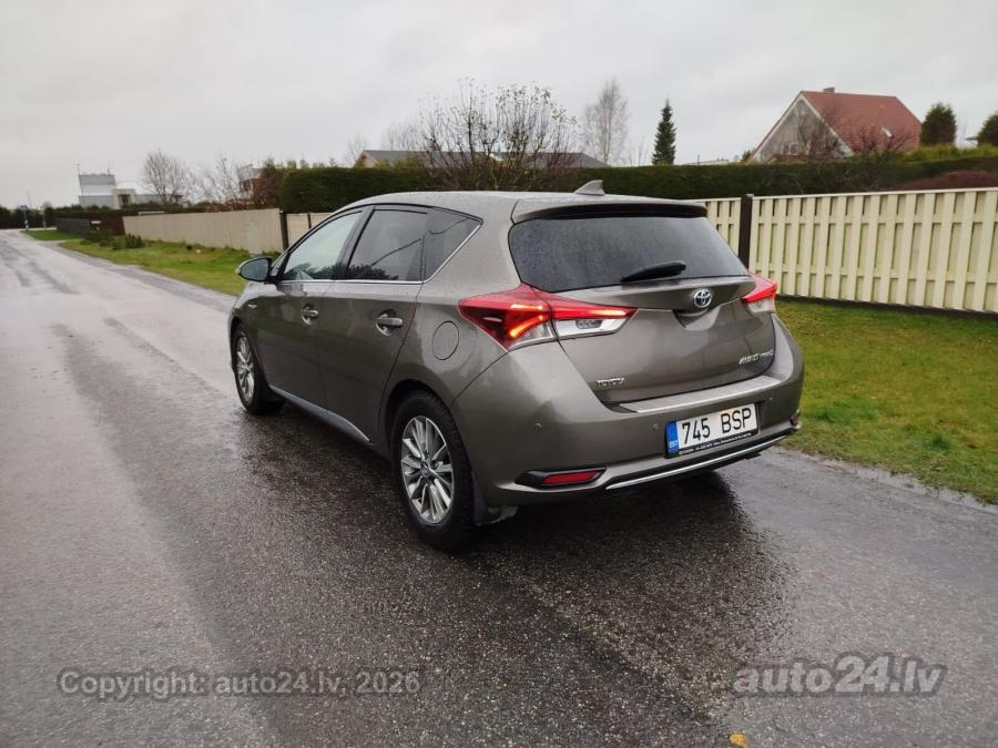 Brown Toyota Auris 2016 in Tallinn, with an engine capacity of 1.80 L and mileage of 211 thousand km for 9500 €, photo 7 on AUTOMOTO.COM.LV