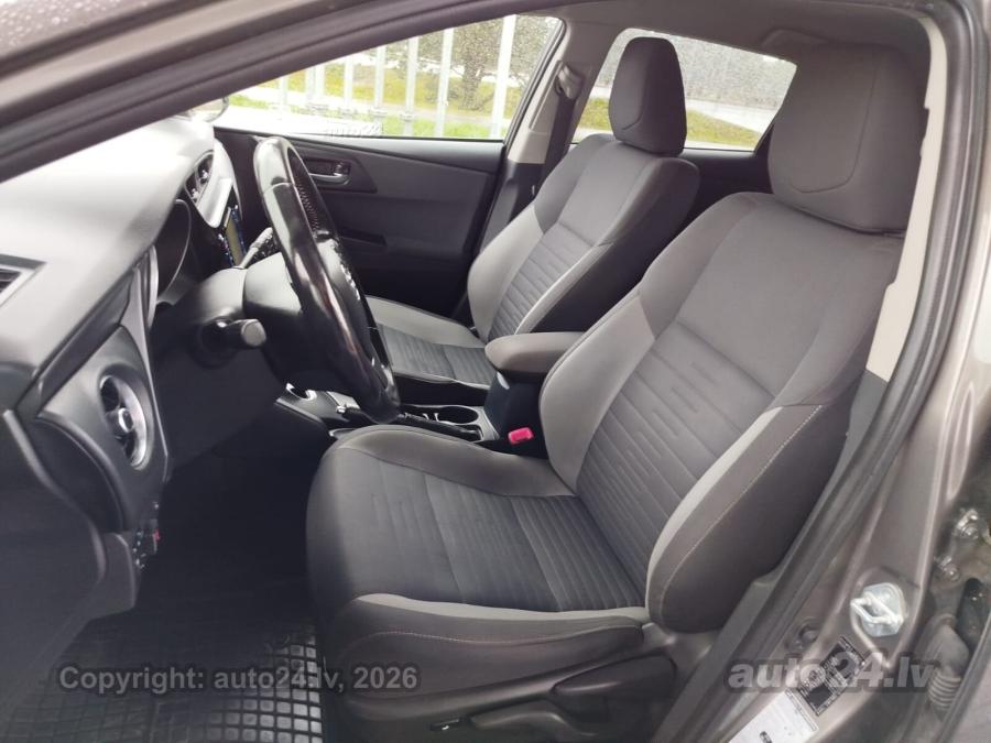 Brown Toyota Auris 2016 in Tallinn, with an engine capacity of 1.80 L and mileage of 211 thousand km for 9500 €, photo 15 on AUTOMOTO.COM.LV