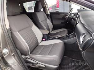 Brown Toyota Auris 2016 in Tallinn, with an engine capacity of 1.80 L and mileage of 211 thousand km for 9500 €, photo 17 on AUTOMOTO.COM.LV