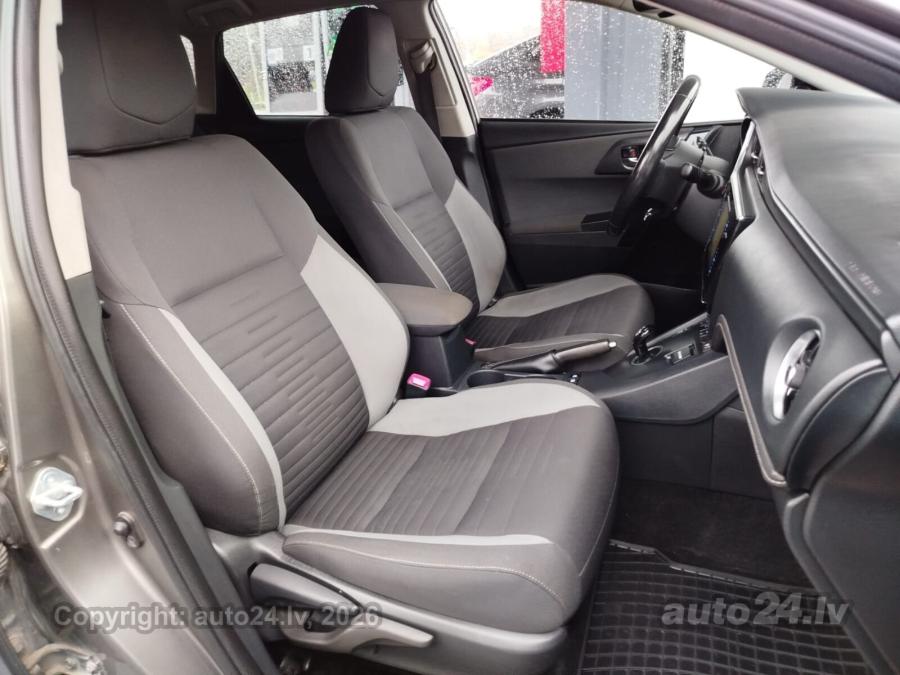 Brown Toyota Auris 2016 in Tallinn, with an engine capacity of 1.80 L and mileage of 211 thousand km for 9500 €, photo 17 on AUTOMOTO.COM.LV