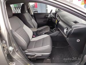 Brown Toyota Auris 2016 in Tallinn, with an engine capacity of 1.80 L and mileage of 211 thousand km for 9500 €, photo 18 on AUTOMOTO.COM.LV