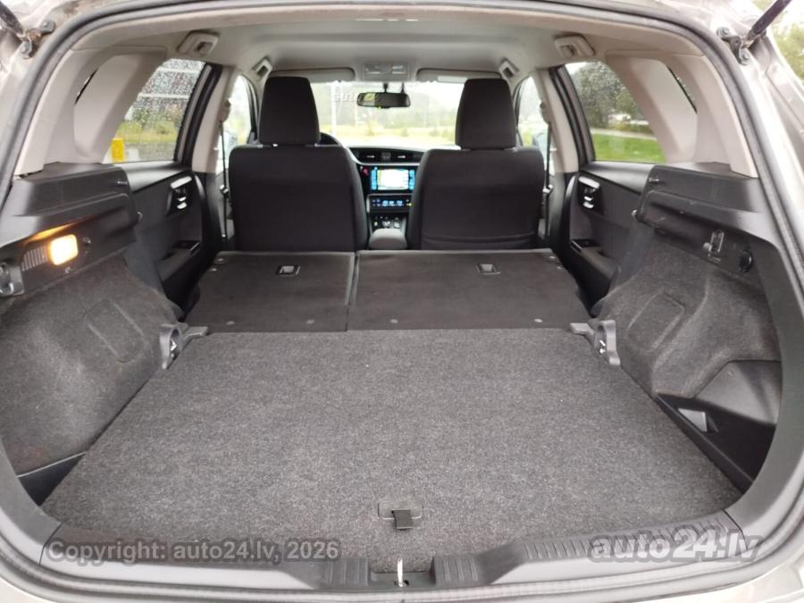 Brown Toyota Auris 2016 in Tallinn, with an engine capacity of 1.80 L and mileage of 211 thousand km for 9500 €, photo 19 on AUTOMOTO.COM.LV