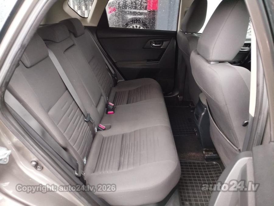 Brown Toyota Auris 2016 in Tallinn, with an engine capacity of 1.80 L and mileage of 211 thousand km for 9500 €, photo 22 on AUTOMOTO.COM.LV