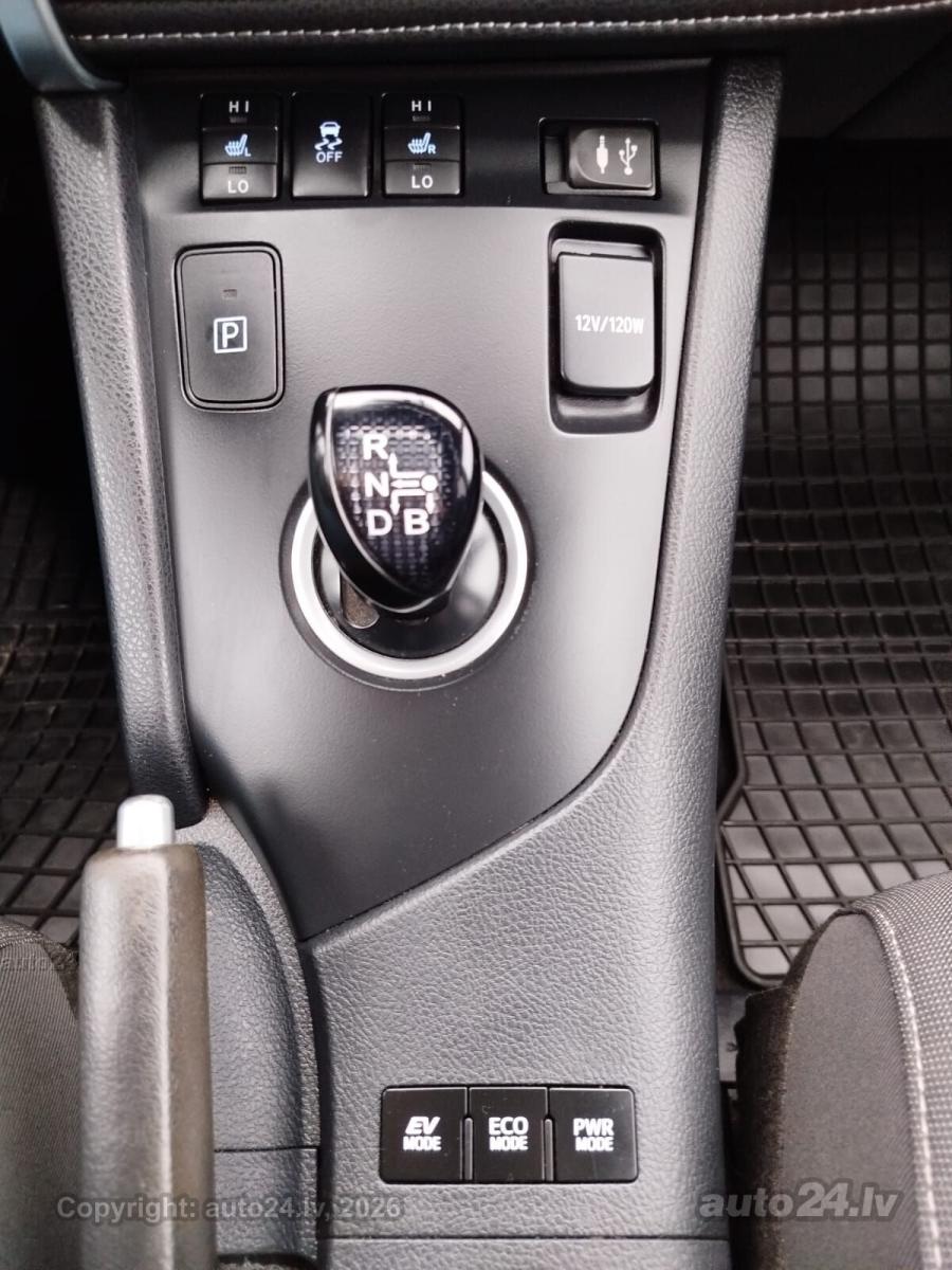 Brown Toyota Auris 2016 in Tallinn, with an engine capacity of 1.80 L and mileage of 211 thousand km for 9500 €, photo 27 on AUTOMOTO.COM.LV