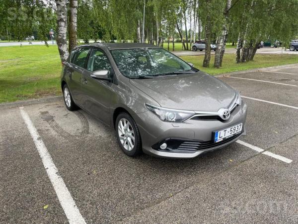 Коричневый Тойота Аурис 2016 в Рига, объемом двигателя 1.60 л и пробегом 89 тыс. км за 8590 €, фото 2 на AUTOMOTO.COM.LV