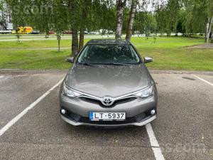 Brown Toyota Auris 2016 in Riga, with an engine capacity of 1.60 L and mileage of 89 thousand km for 8590 €, photo 4 on AUTOMOTO.COM.LV