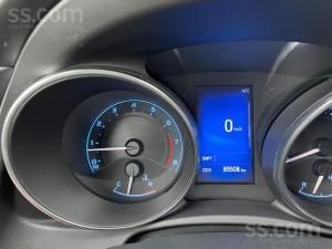 Brown Toyota Auris 2016 in Riga, with an engine capacity of 1.60 L and mileage of 89 thousand km for 8590 €, photo 5 on AUTOMOTO.COM.LV