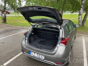 Brown Toyota Auris 2016 in Riga, with an engine capacity of 1.60 L and mileage of 89 thousand km for 8590 €, photo 12 on AUTOMOTO.COM.LV