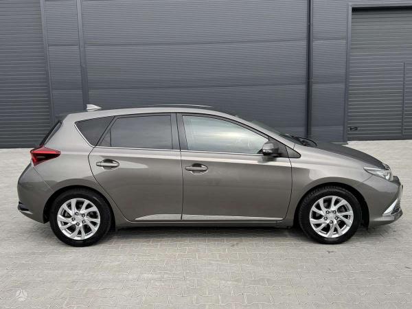 Brūns Toyota Auris 2016 Klaipėda, ar dzinēja tilpumu 1.60 L un nobraukumu 217 tūkst. km par 9400 €, foto 4 vietnē AUTOMOTO.COM.LV