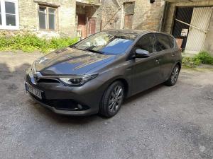 Brown Toyota Auris 2016 in Vilnius, with an engine capacity of 1.80 L and mileage of 62 thousand km for 14999 €, photo 3 on AUTOMOTO.COM.LV
